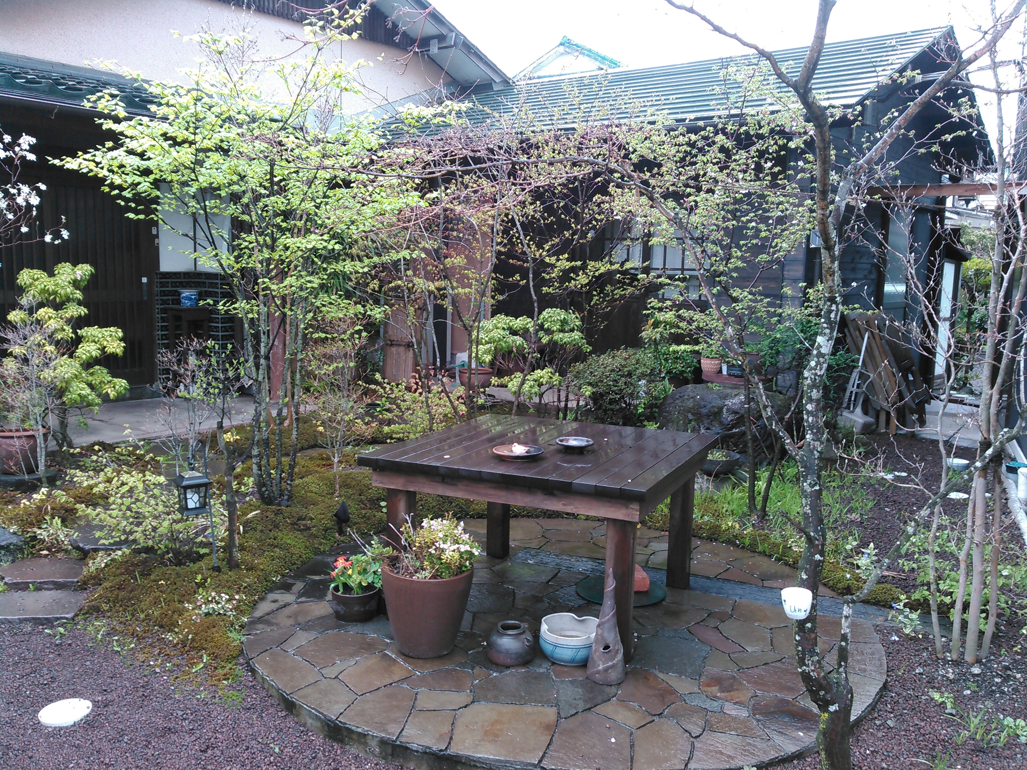 施工例 カフェのお庭 庭山水静岡県富士市外構工事店富士市剪定伐採富士市造園富士市植木販売富士市造園富士市庭作り富士市エクステリアおしゃれな庭ガーデングッズ販売富士市