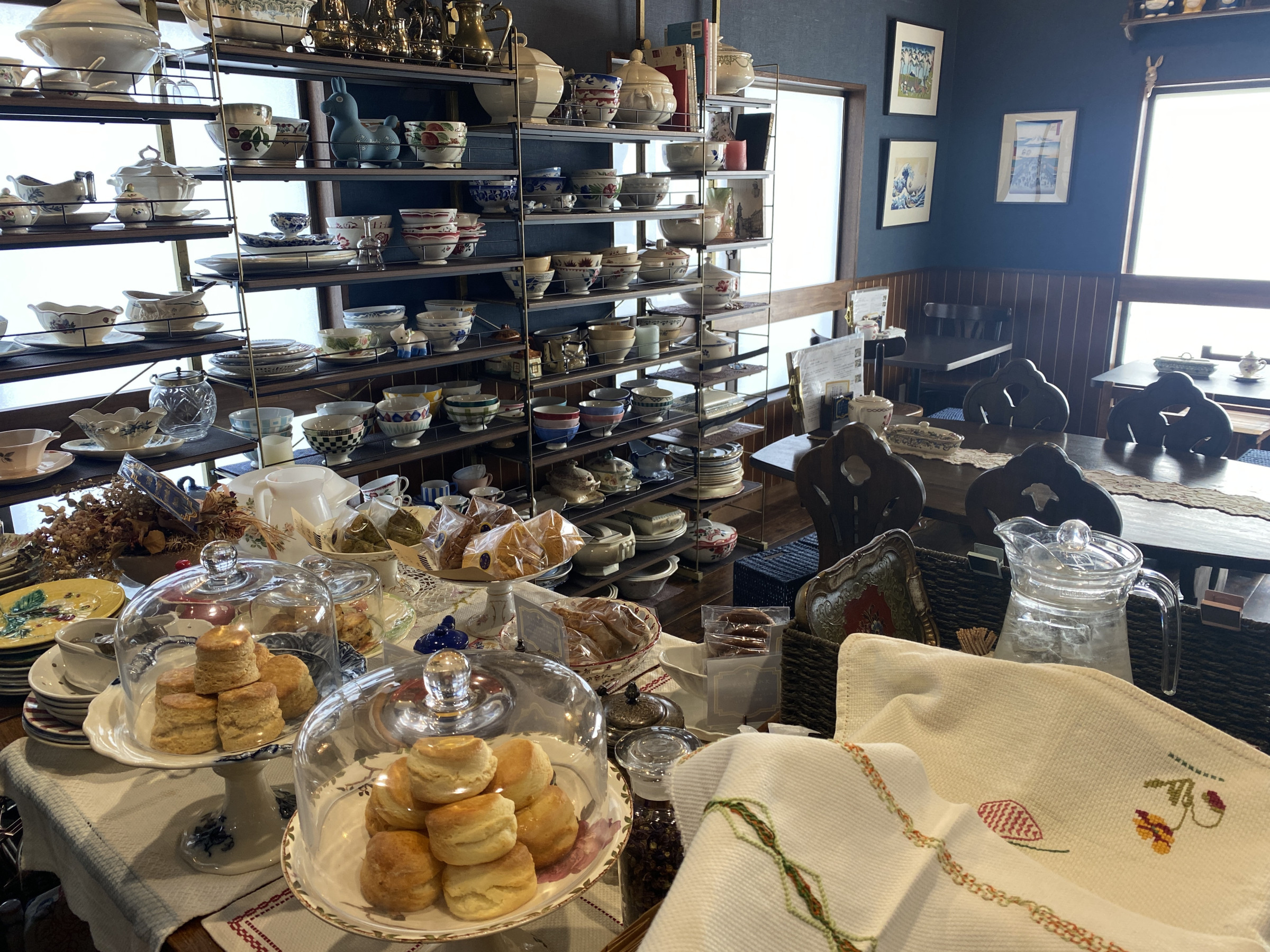 cafe TORO アンティーク食器でアフタヌーンティー