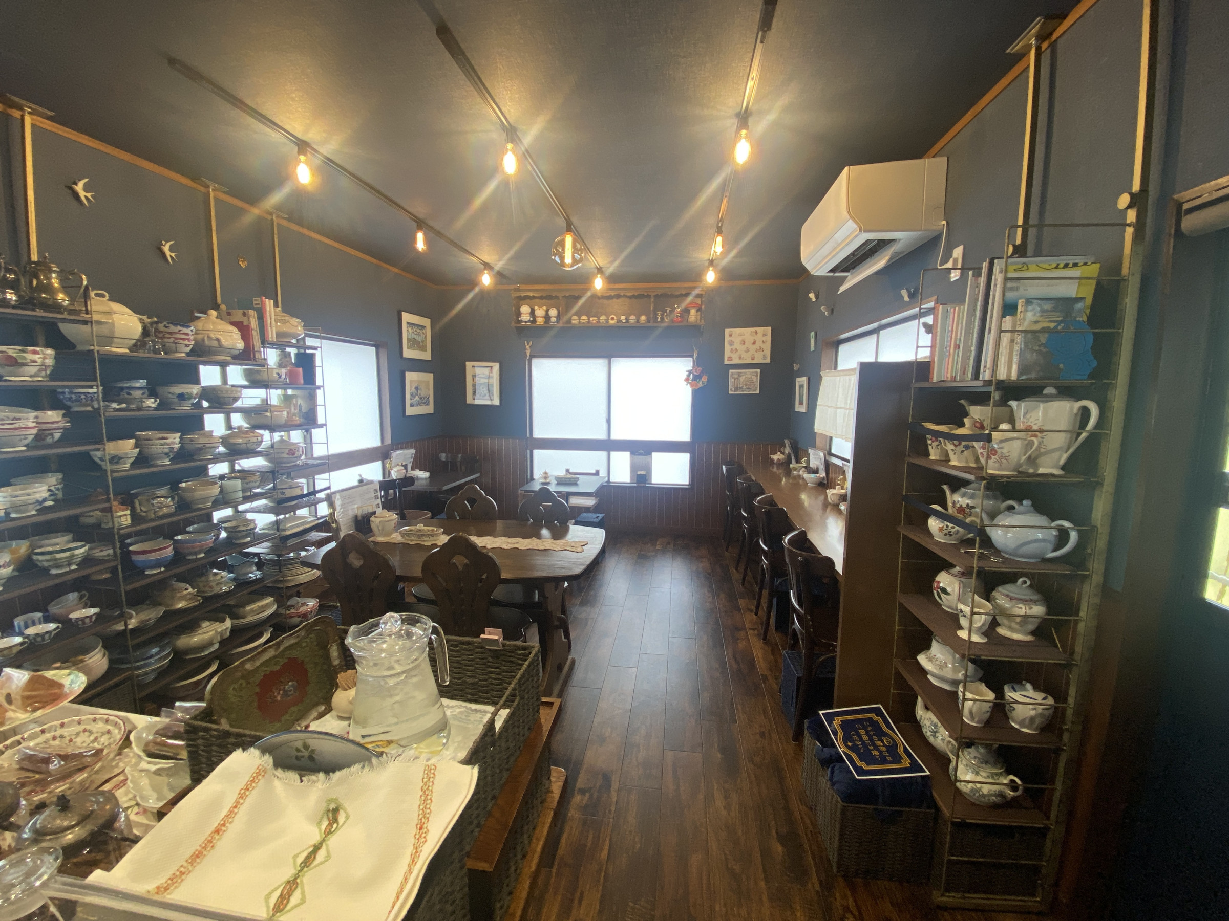 cafe TORO アンティーク食器でアフタヌーンティー