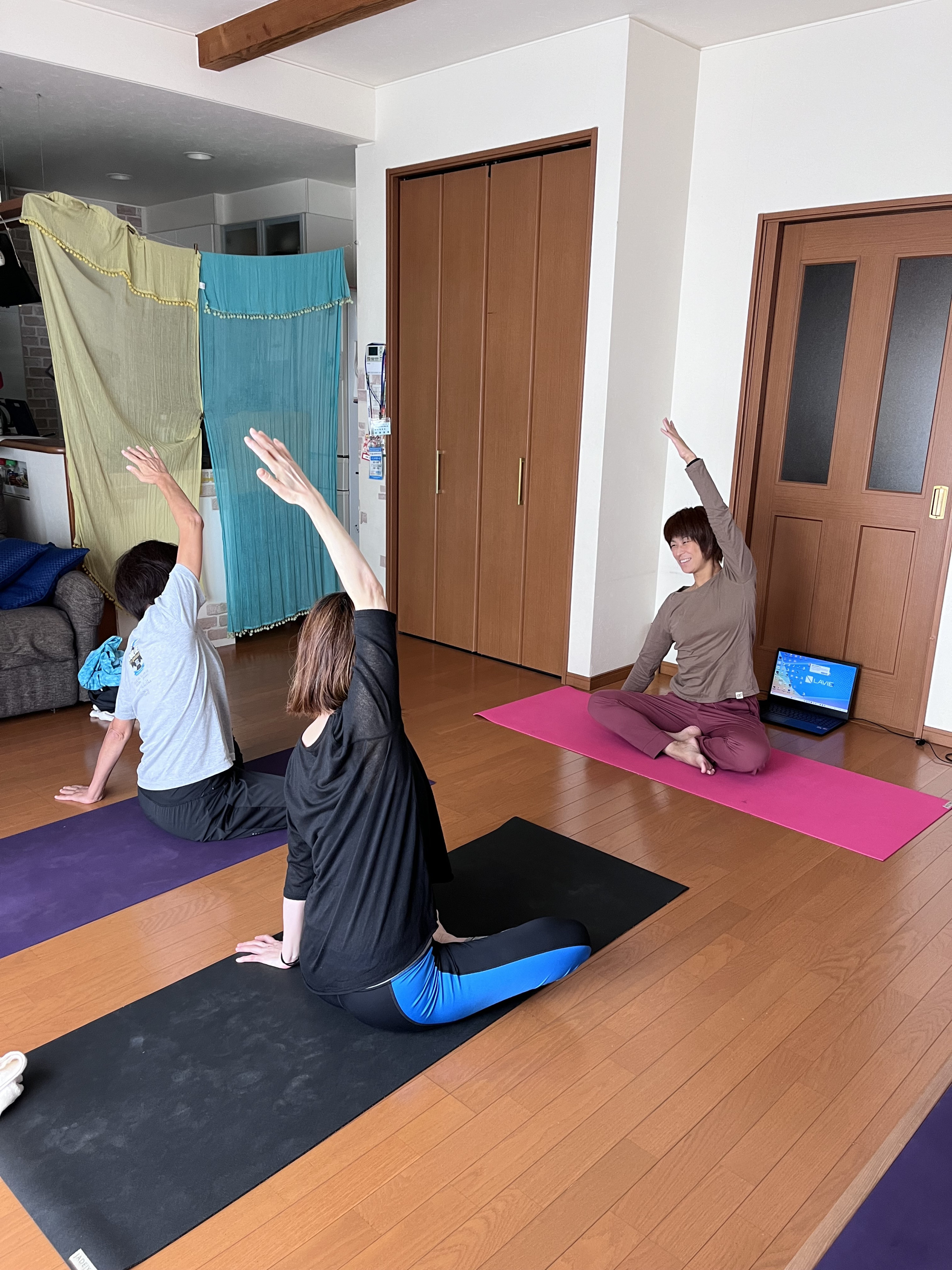 COCOYOGAココヨガ 睡眠不足解消ヨガ教室 姿勢改善